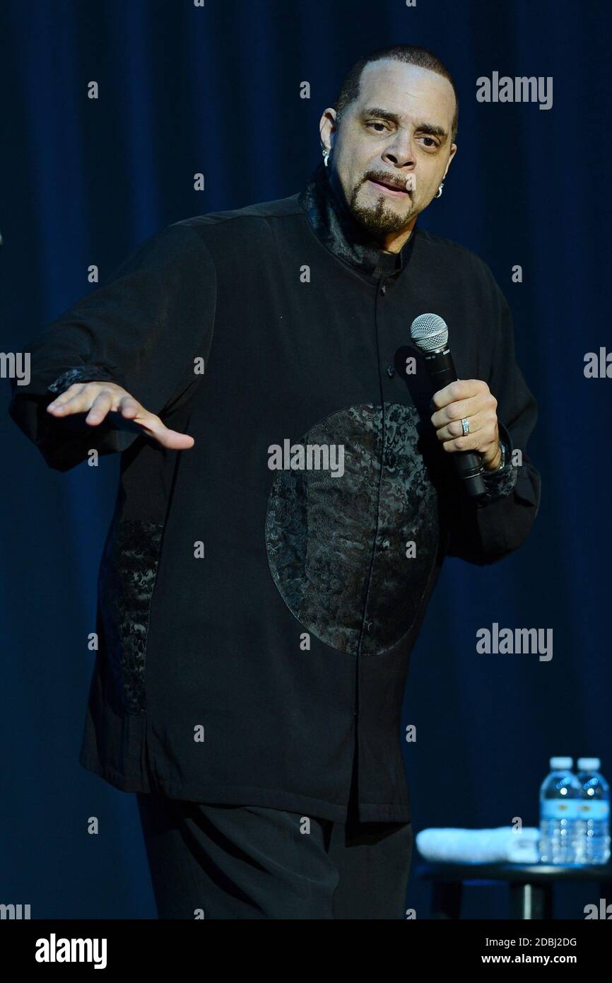 HOLLYWOOD FL - JANUARY 13: Sinbad performs at Hard Rock live held at ...
