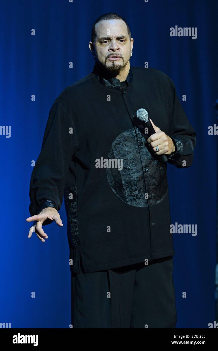 HOLLYWOOD FL - JANUARY 13: Sinbad performs at Hard Rock live held at ...