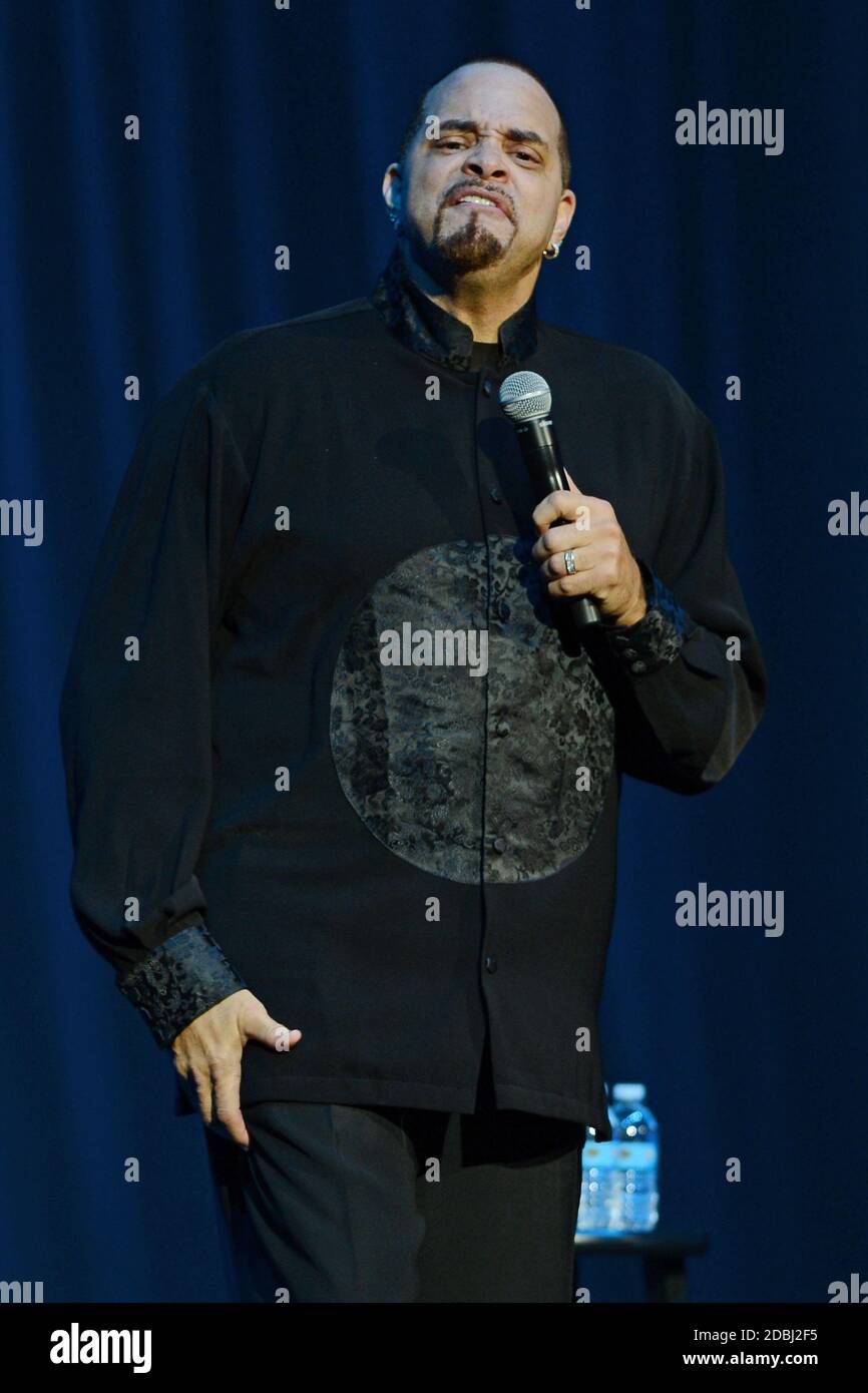 HOLLYWOOD FL - JANUARY 13: Sinbad performs at Hard Rock live held at ...