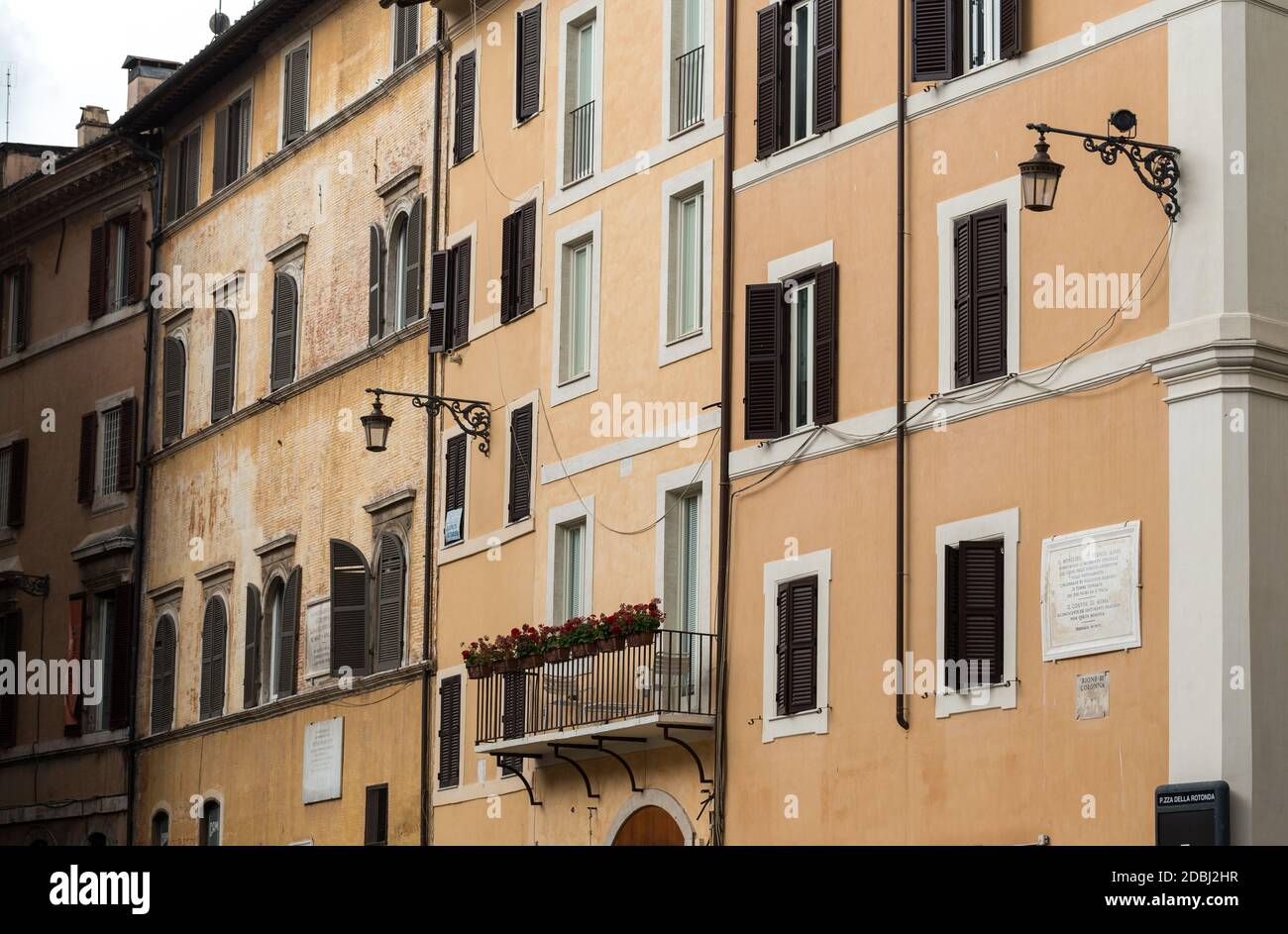 Old roman houses at Piazza Rotonda in Rome, Italy Stock Photo - Alamy