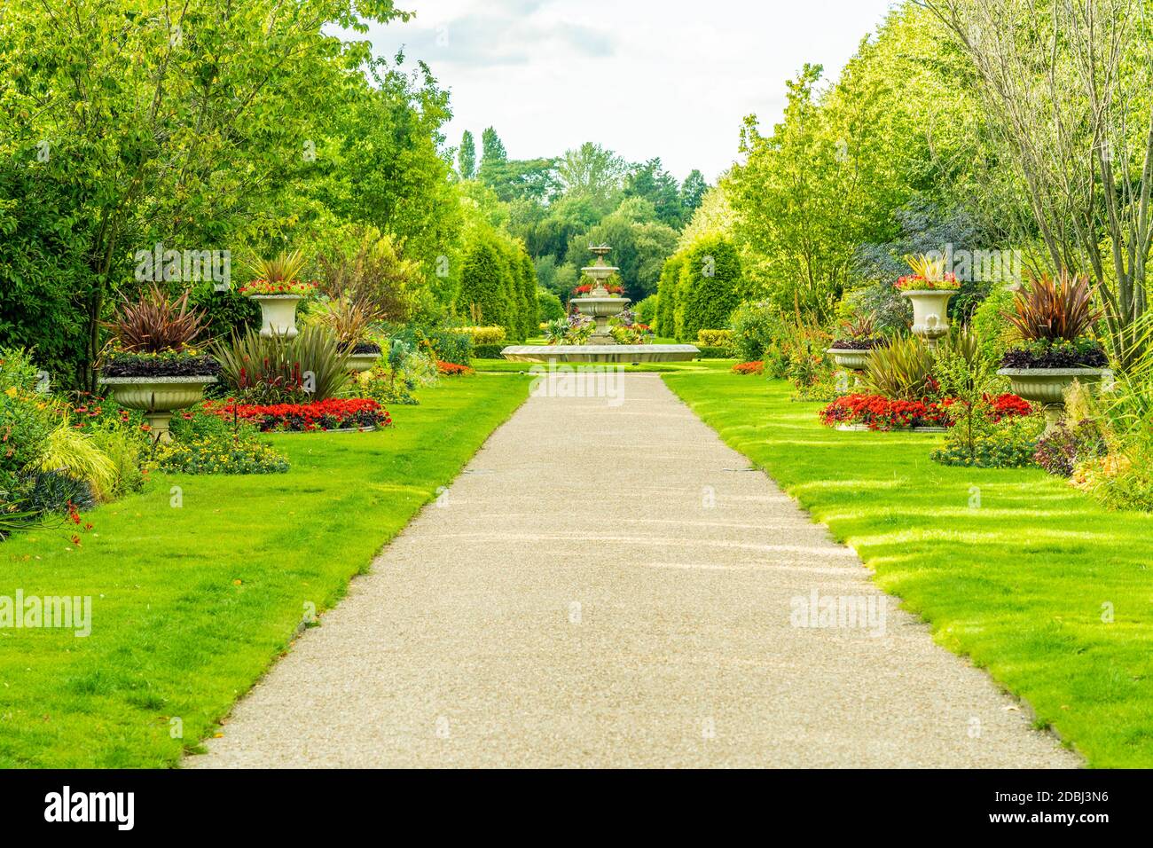 Regents park in london hi-res stock photography and images - Alamy