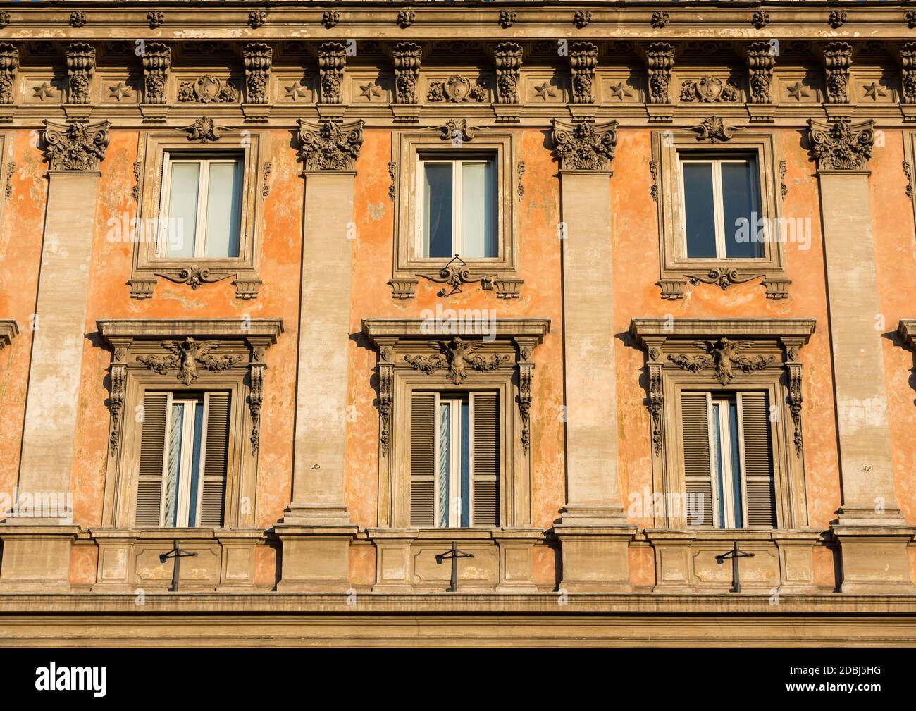 Boulding hi-res stock photography and images - Alamy