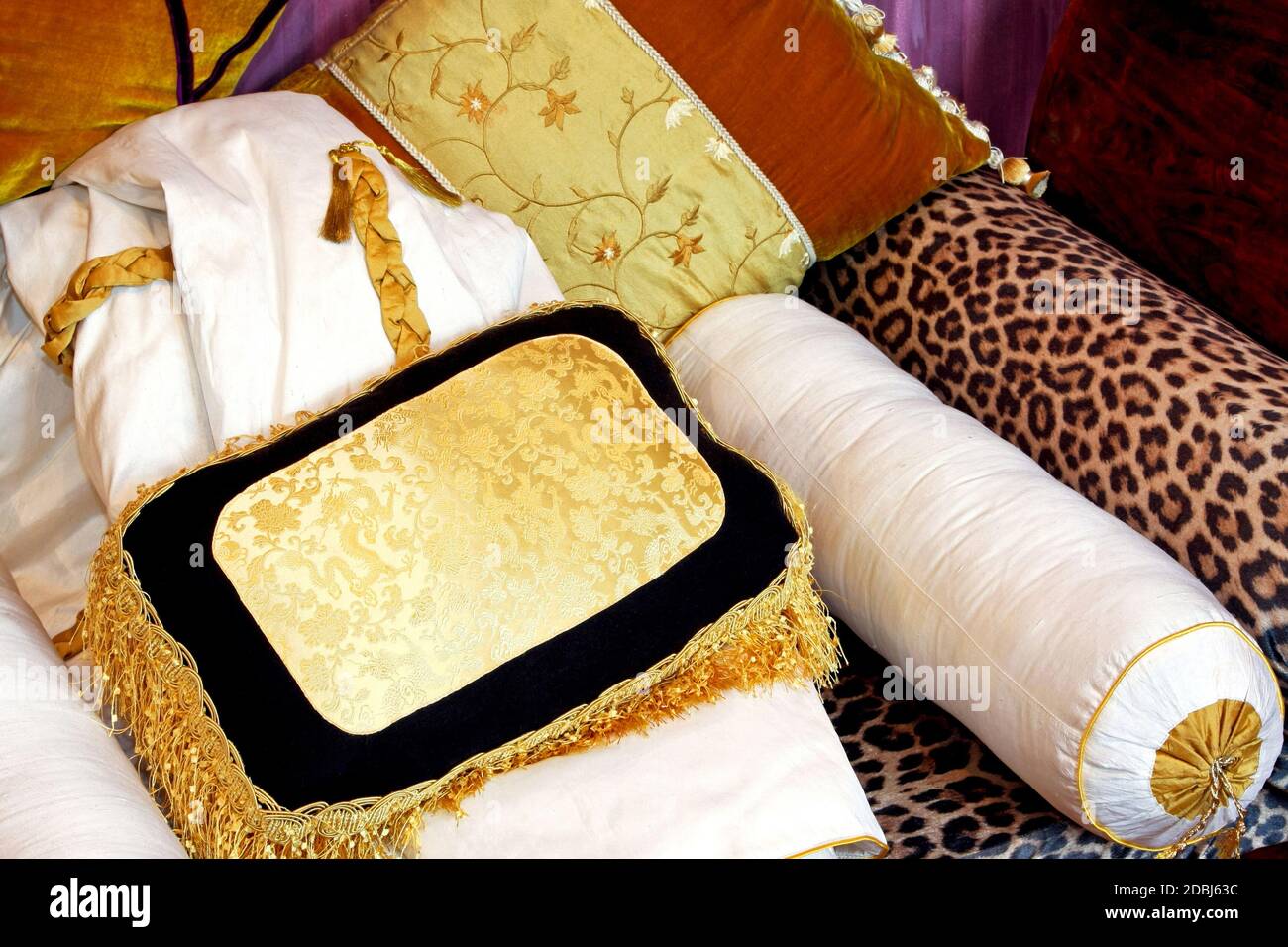 African ottoman hi-res stock photography and images - Alamy