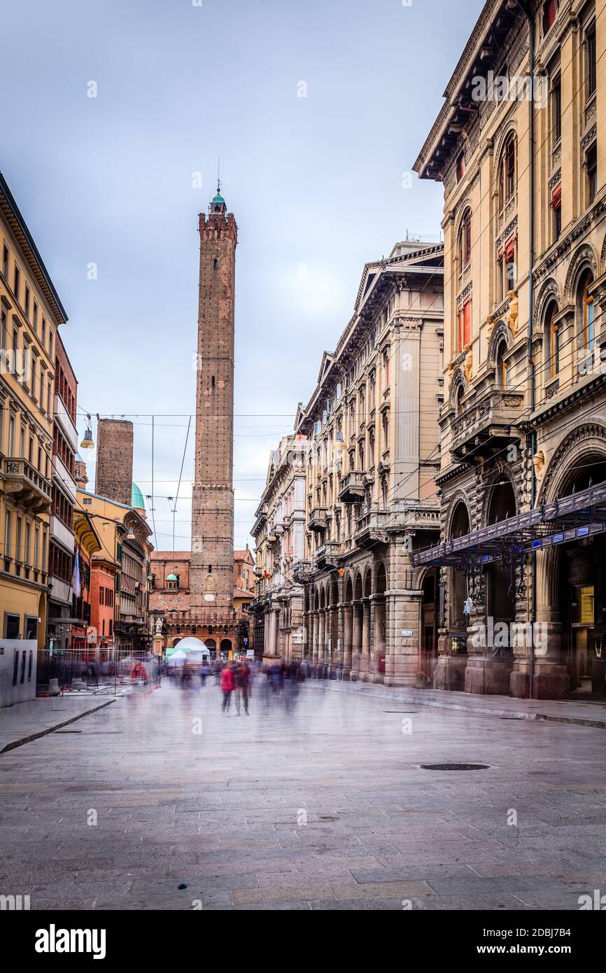 Via rizzoli in bologna hi-res stock photography and images - Alamy
