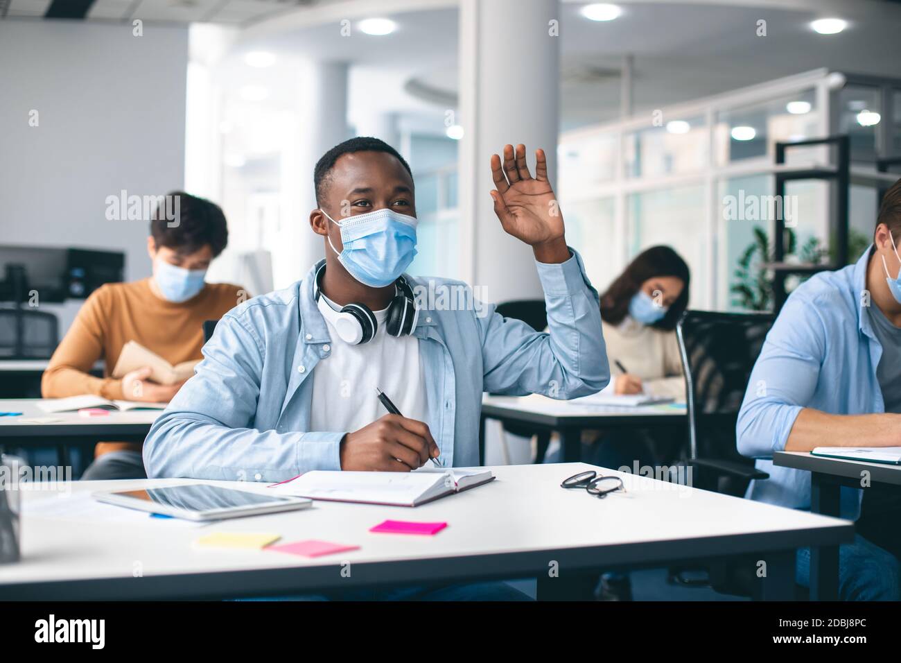 Black medical student hi-res stock photography and images - Alamy