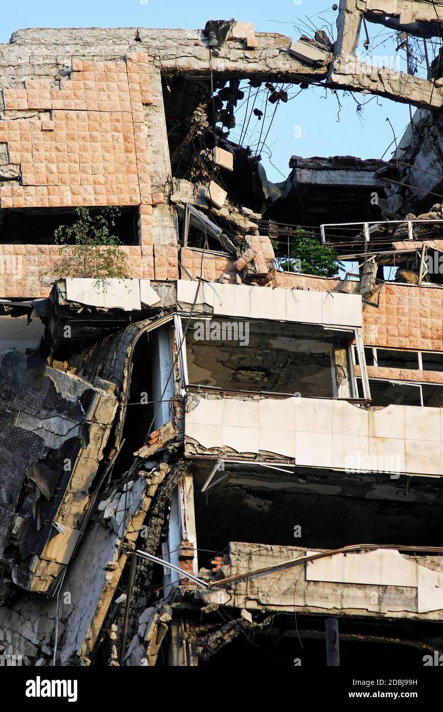 Ruined big building after strong earthquake disaster Stock Photo - Alamy