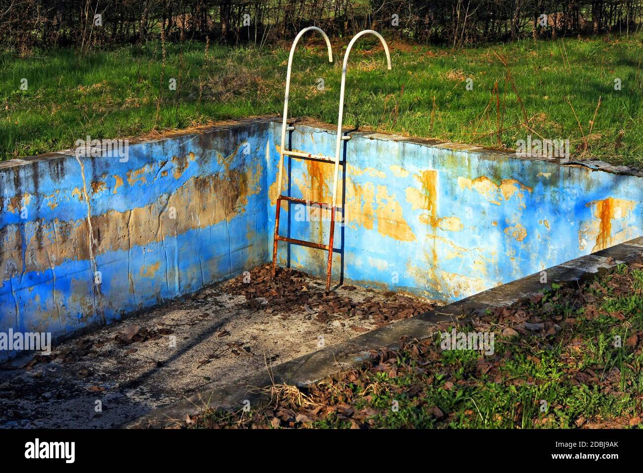 Abandoned swimming pool in bad rusty condition Stock Photo - Alamy