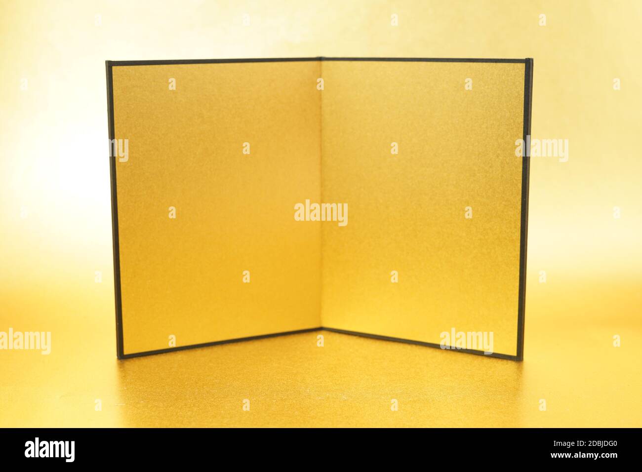 Gold folding screen image (New Years card materials and New Year ...