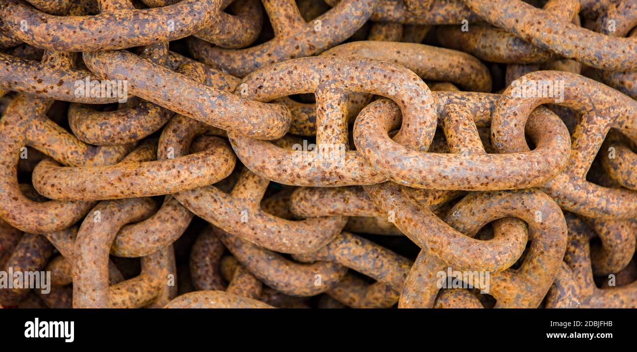 Close up of old ship chain rusting in port Stock Photo - Alamy