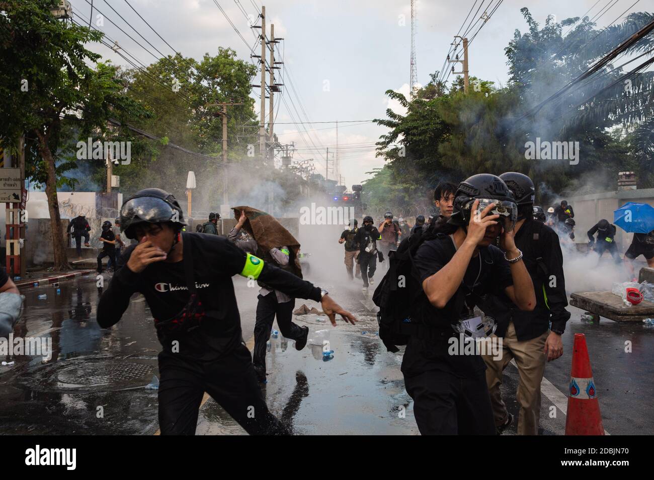 Bangkok, Thailand. 17th Nov, 2020. Police used water cannon with ...