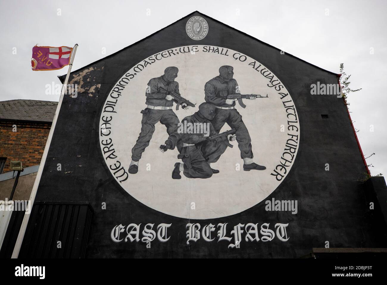 A loyalist paramilitary mural on the newtownards road in belfast hi-res ...