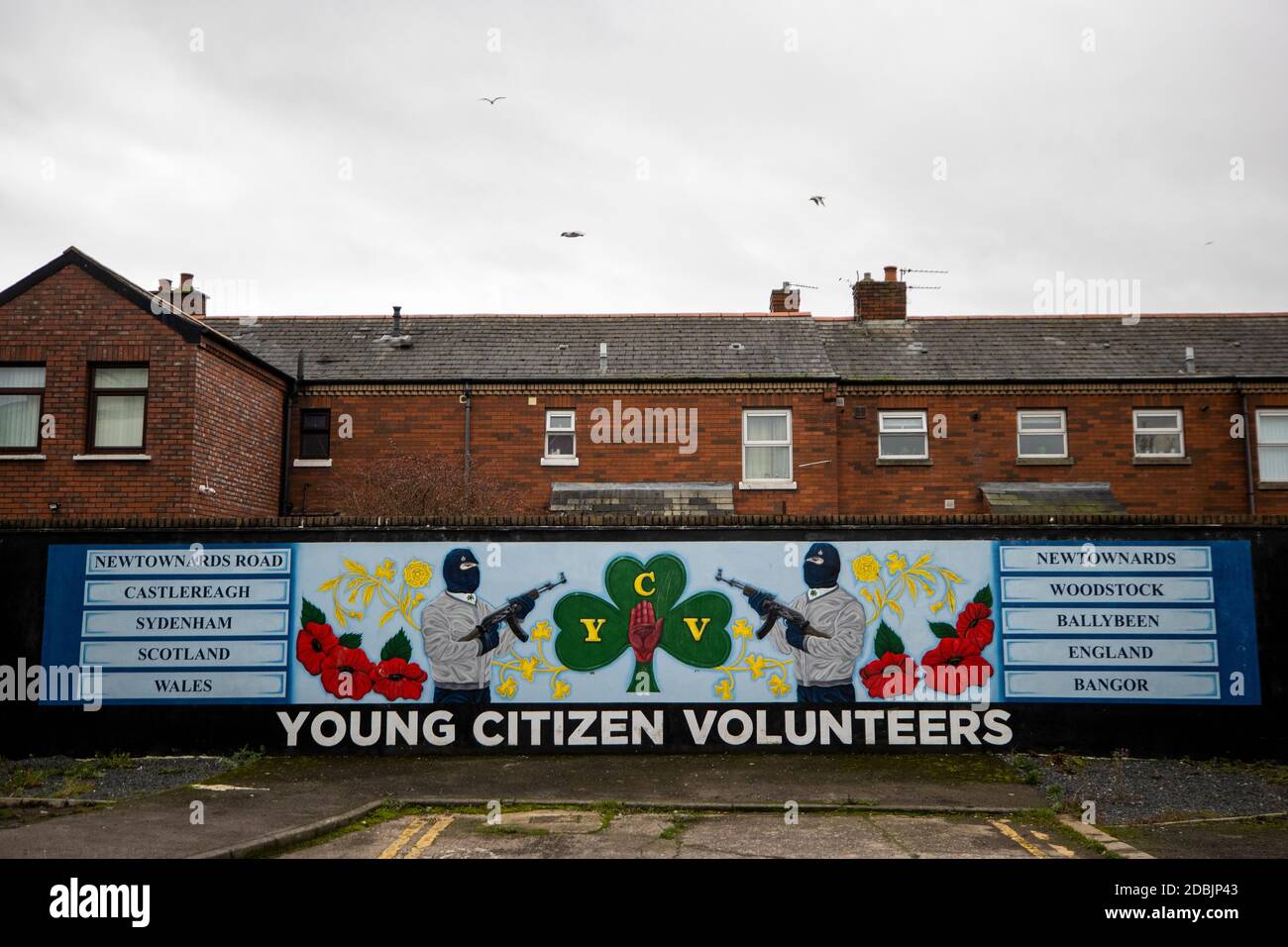 Ulster Volunteer Force (UVF) sign in support the of Ulster loyalist ...
