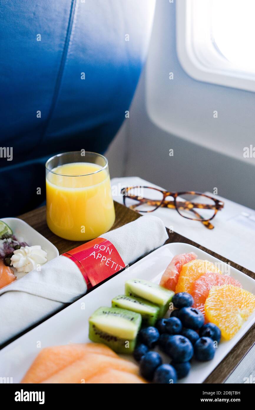 Airplane meal delta hi-res stock photography and images - Alamy