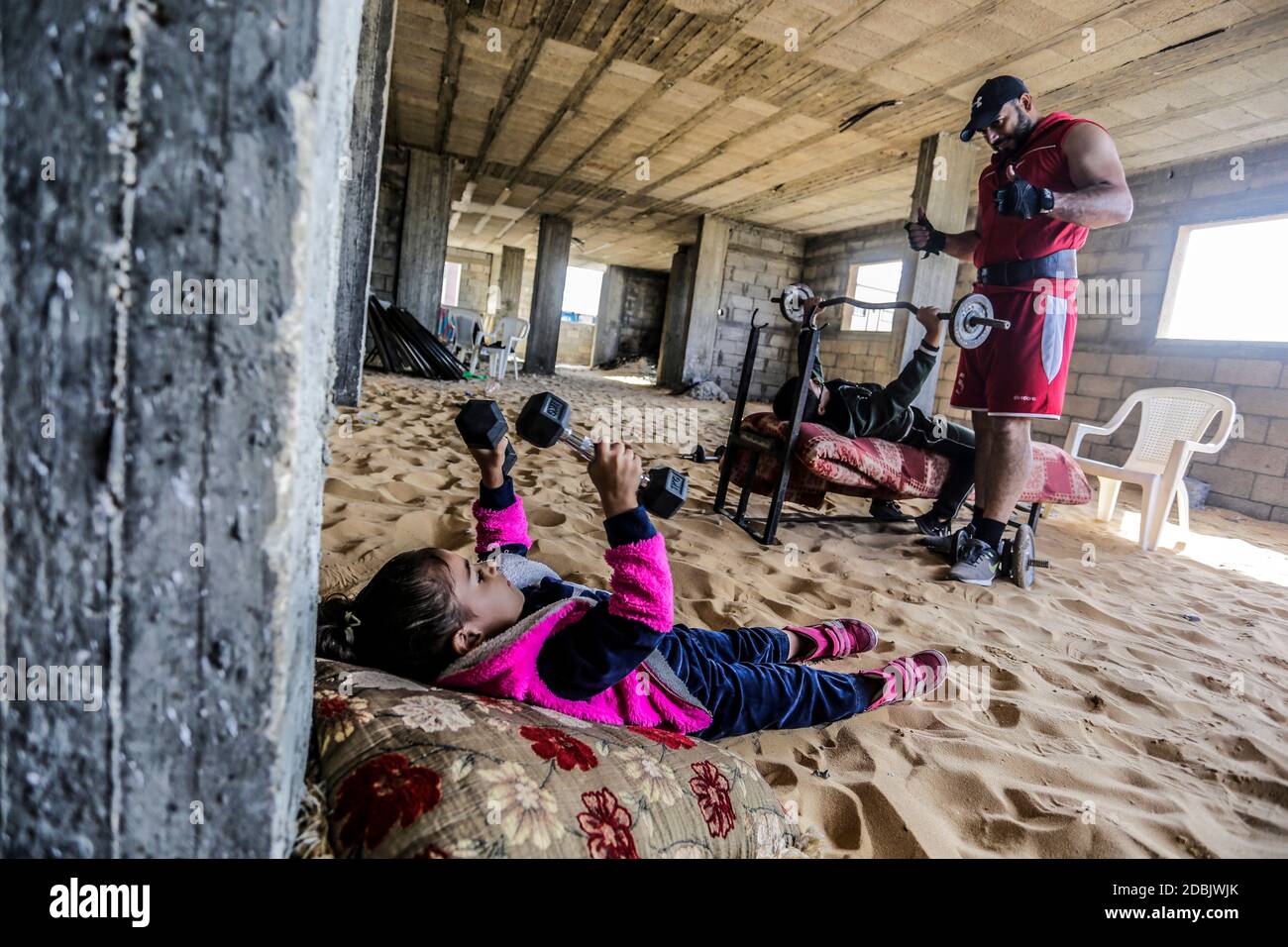 Gaza City, The Gaza Strip, Palestine. 17th Nov, 2020. A Palestinian ...