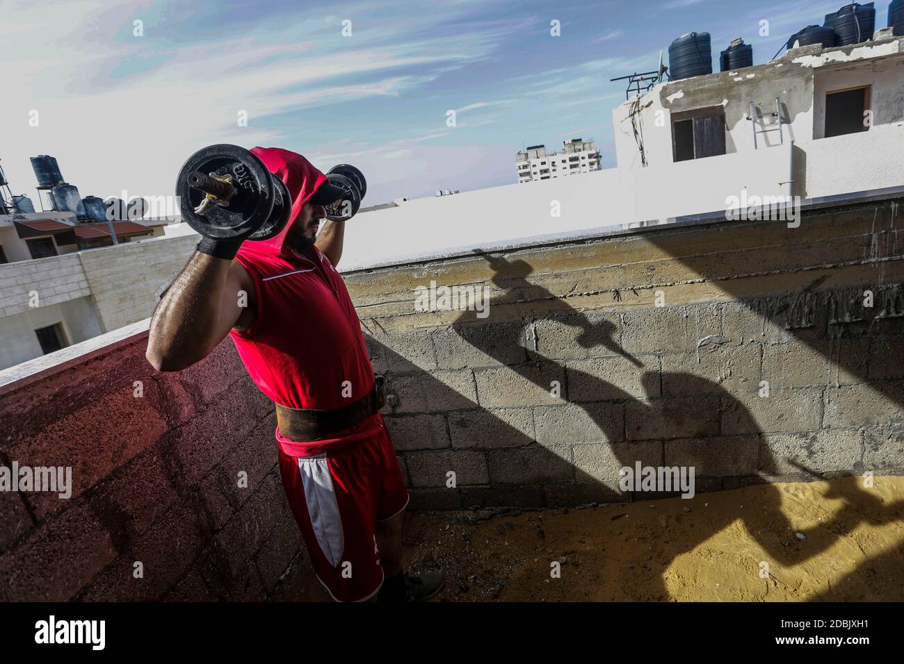 Gaza City, The Gaza Strip, Palestine. 17th Nov, 2020. A Palestinian ...