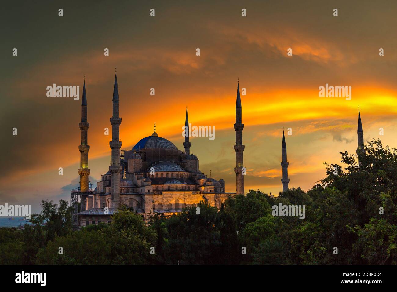 Blue mosque (Sultan Ahmet mosque) in Istanbul, Turkey in a beautiful ...