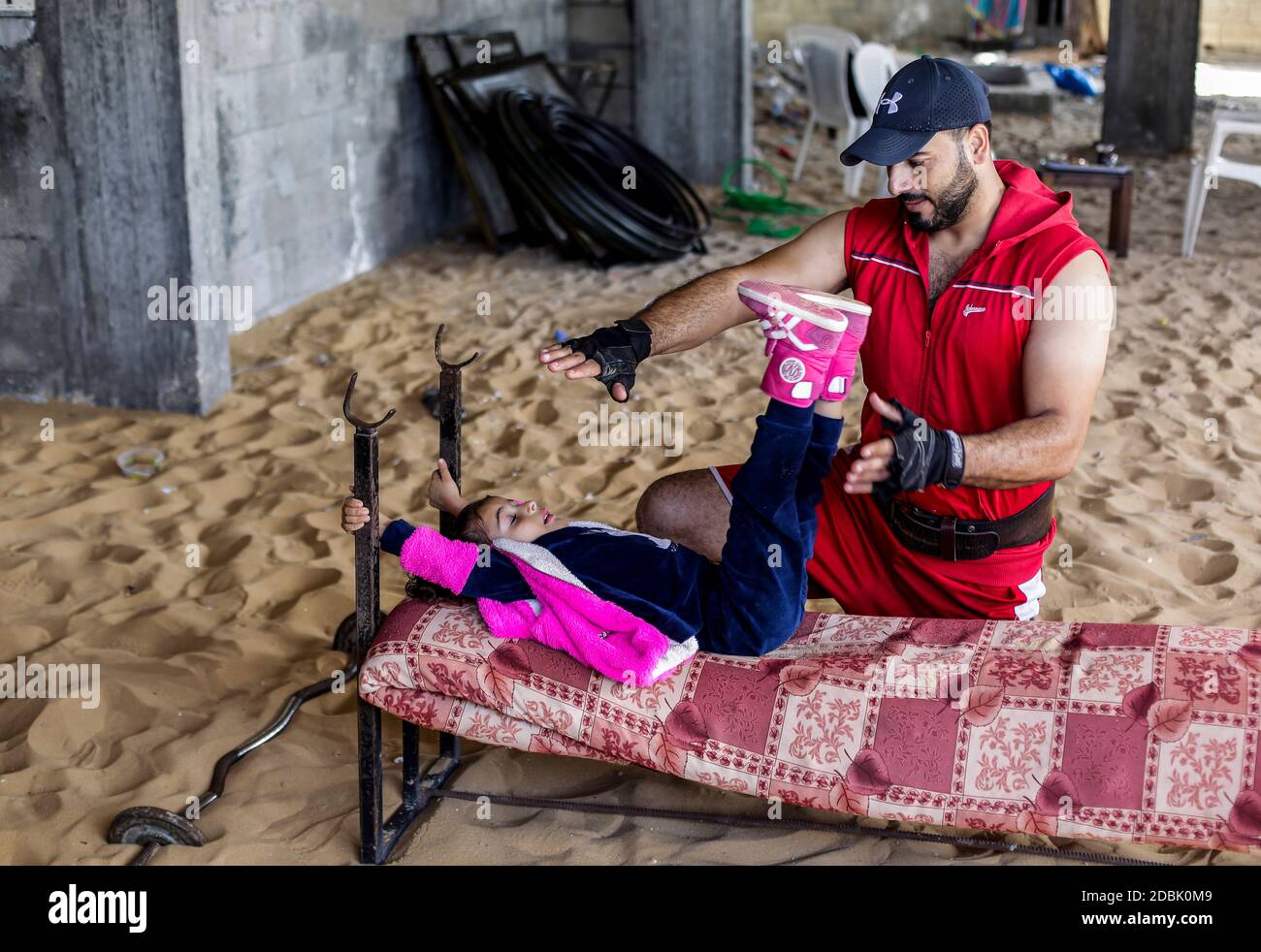 Gaza City, The Gaza Strip, Palestine. 17th Nov, 2020. A Palestinian ...