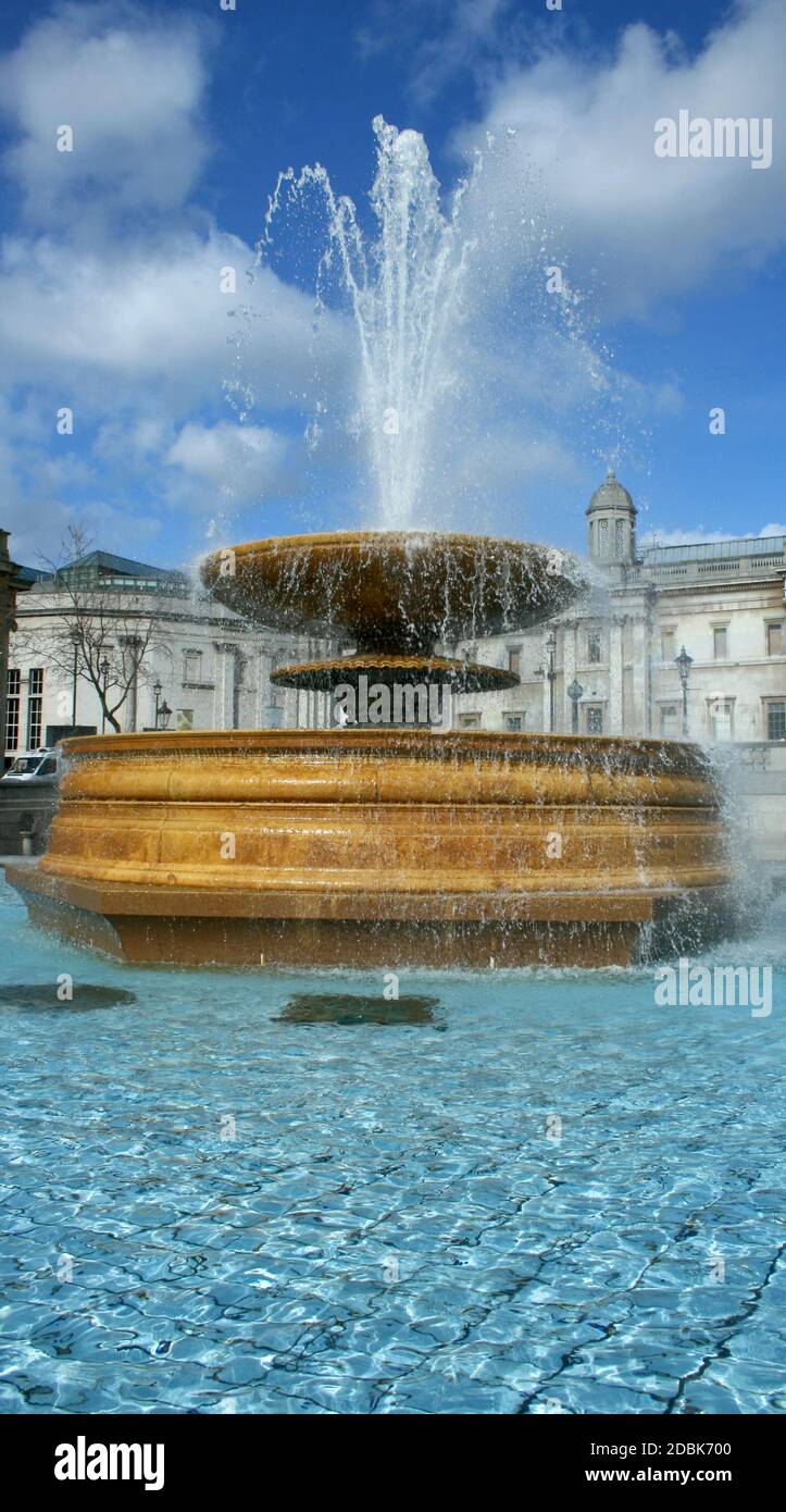Big fountain with water pool on the sun Stock Photo - Alamy
