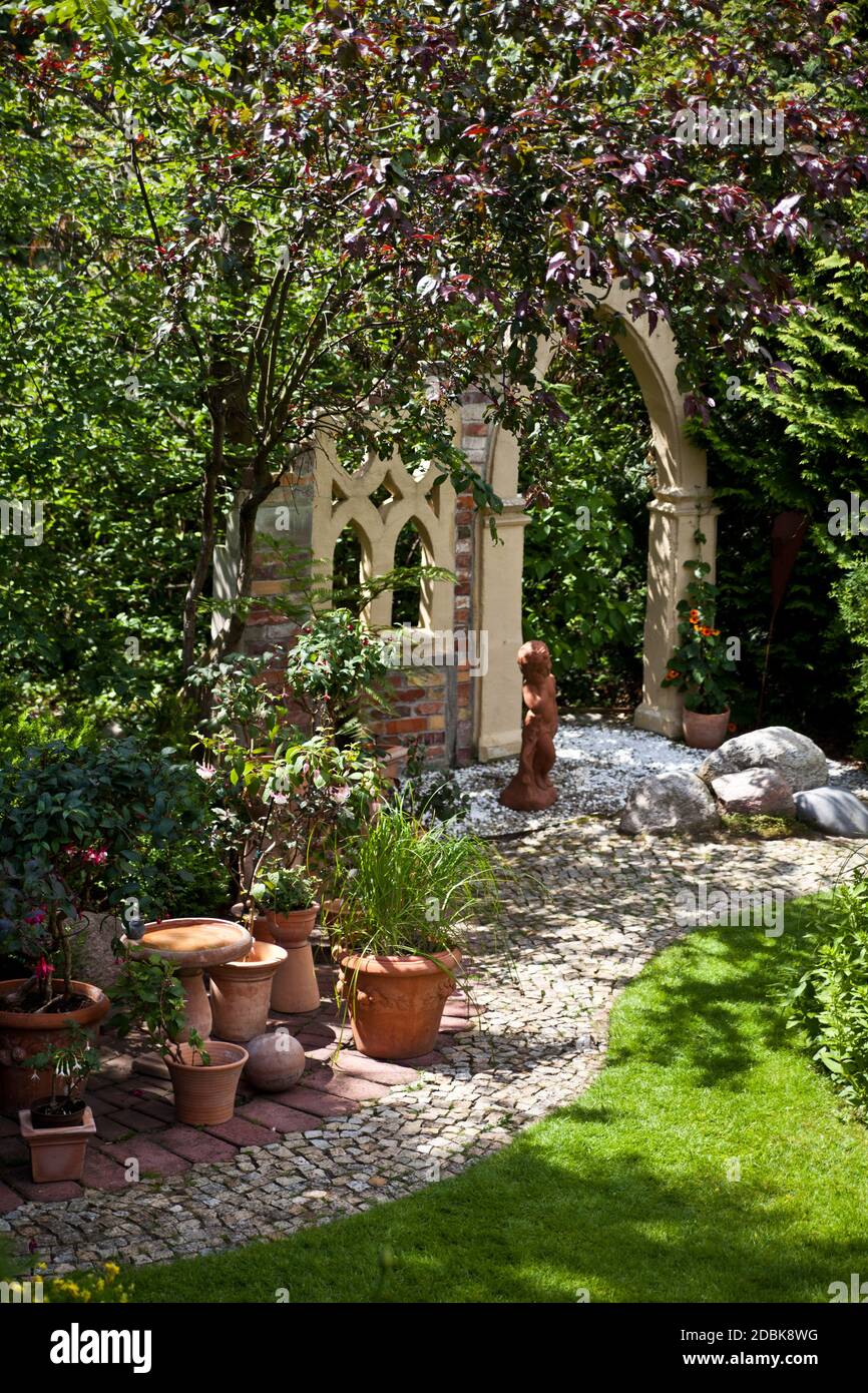 Garden decoration hi-res stock photography and images - Alamy