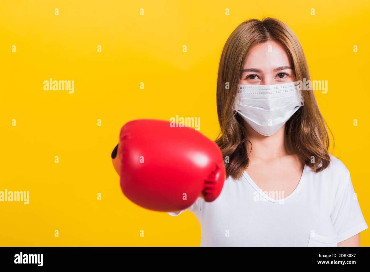 Female thai boxer hi-res stock photography and images - Alamy