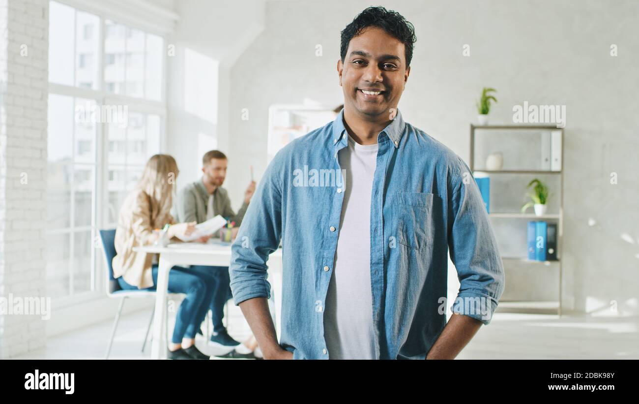 Indian office man hi-res stock photography and images - Alamy