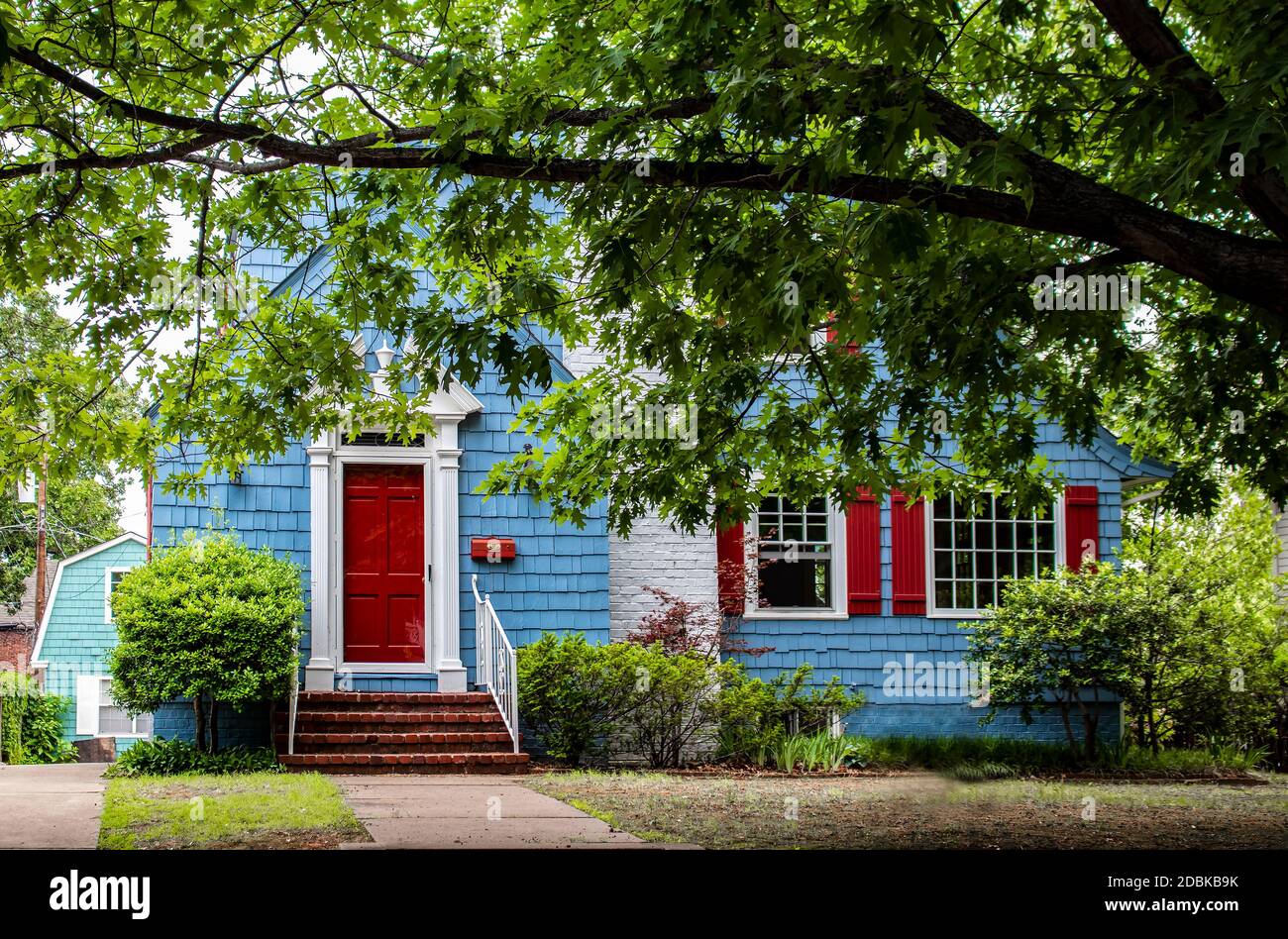 Cottage entrance hi-res stock photography and images - Alamy