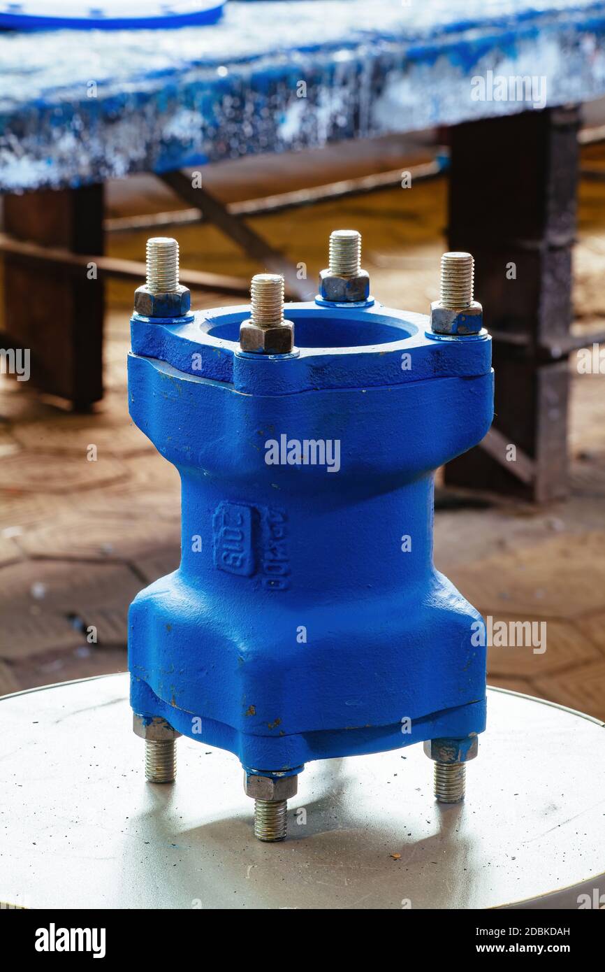 Coupling pipe fittings hi-res stock photography and images - Alamy
