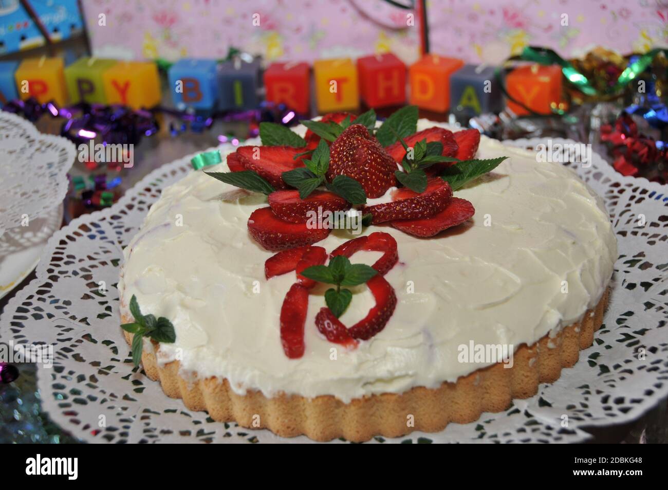 Round birthday cake hi-res stock photography and images - Alamy