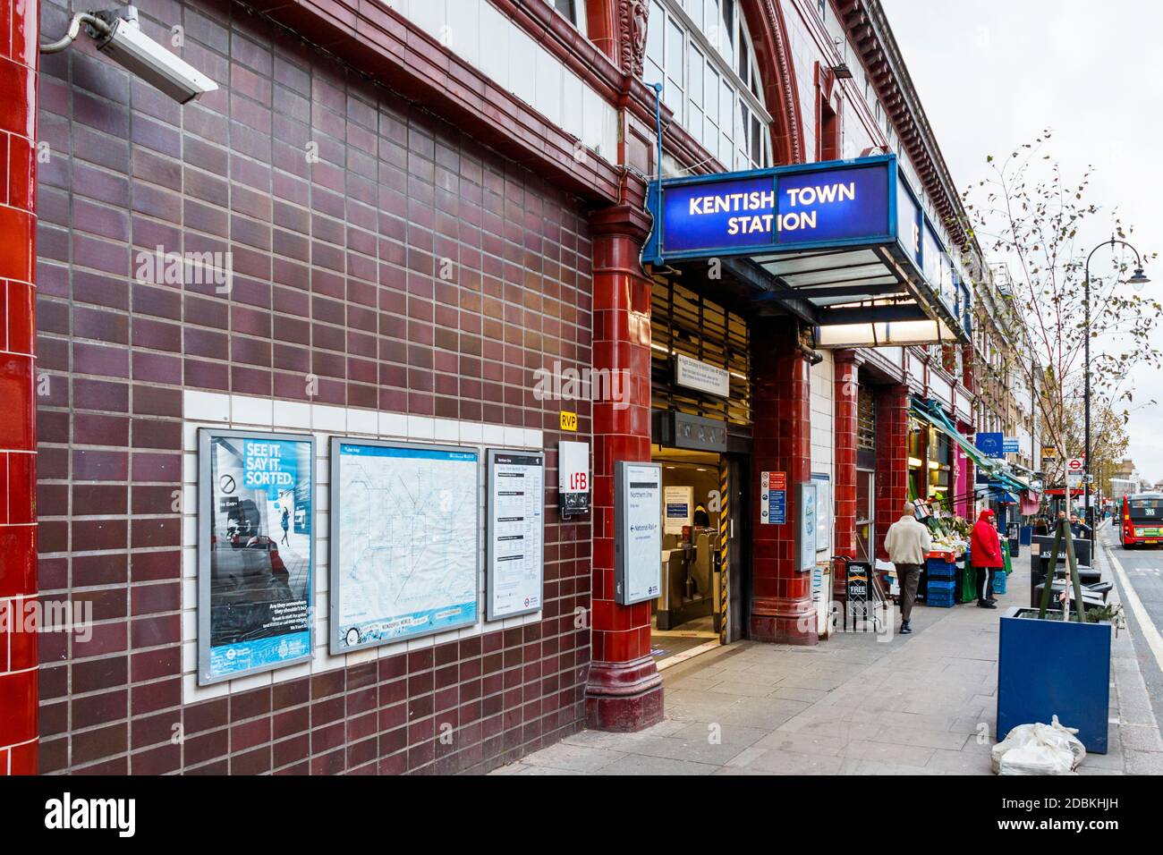 Camden road overground hi-res stock photography and images - Alamy