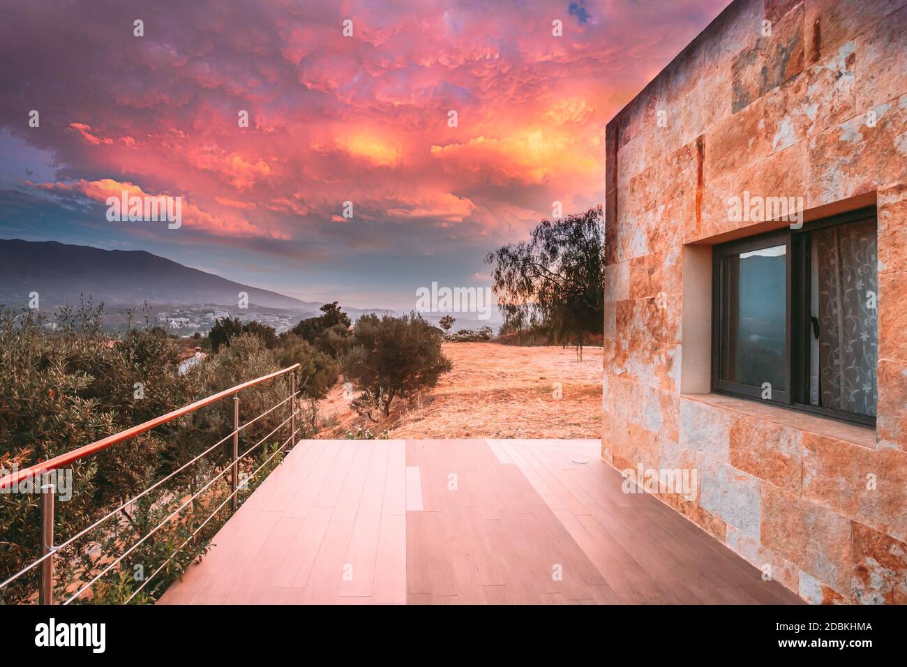 Dawn over suburb hi-res stock photography and images - Alamy