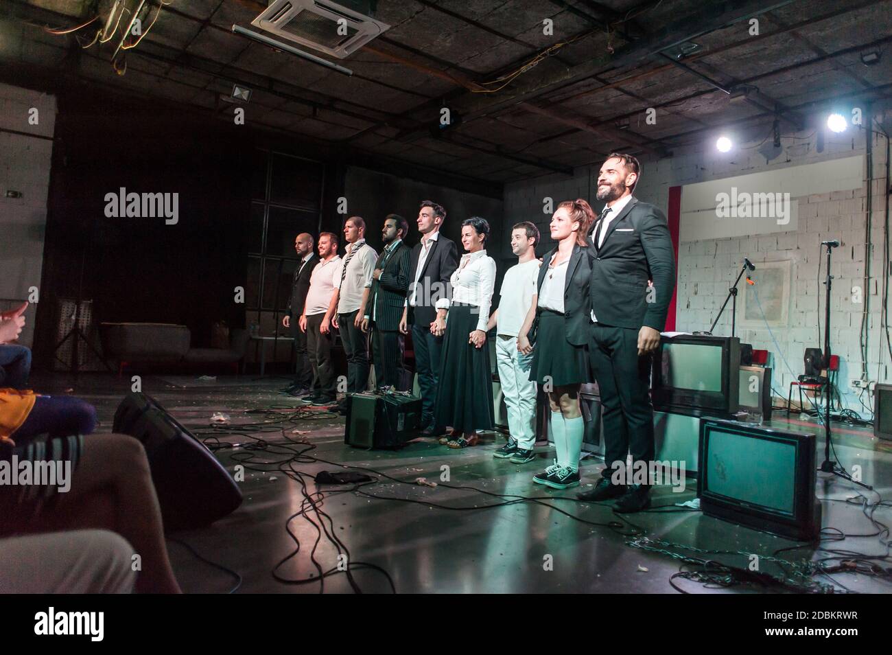 Applause audience drama hi-res stock photography and images - Alamy