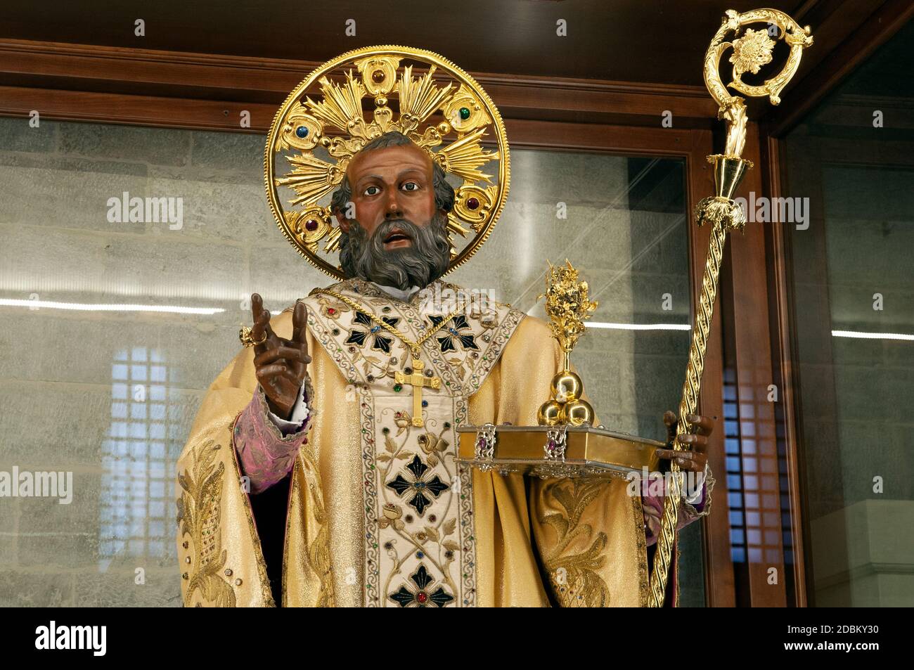 Statua di santo hi-res stock photography and images - Alamy