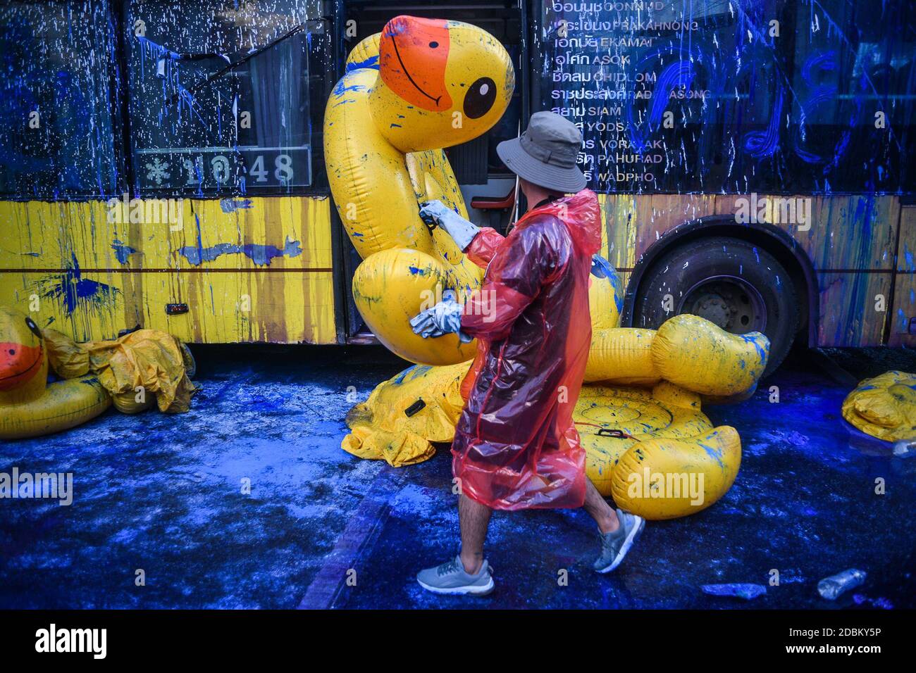Thailand. 17th Nov, 2020. Pro-democracy protesters holding a duck doll ...