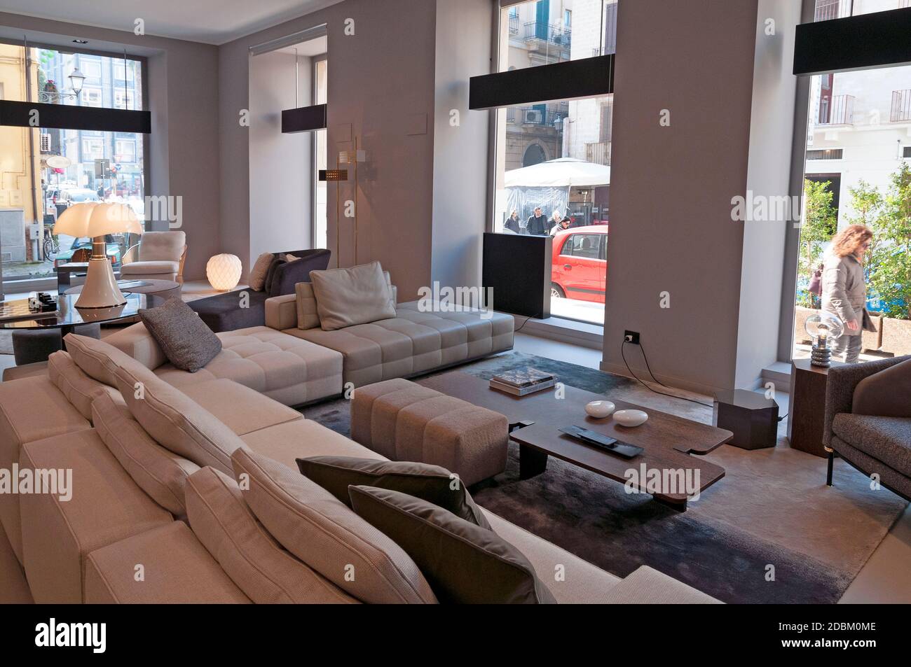 Bari - via Corridoni - interno negozio interior dedign - Minotti ...