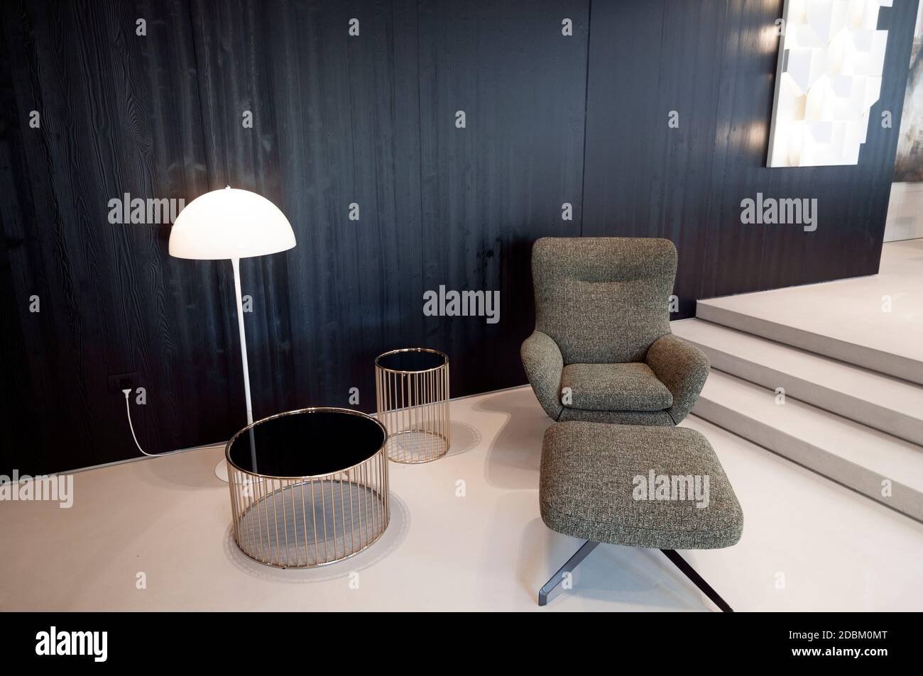 Bari - via Corridoni - interno negozio interior design - Minotti ...