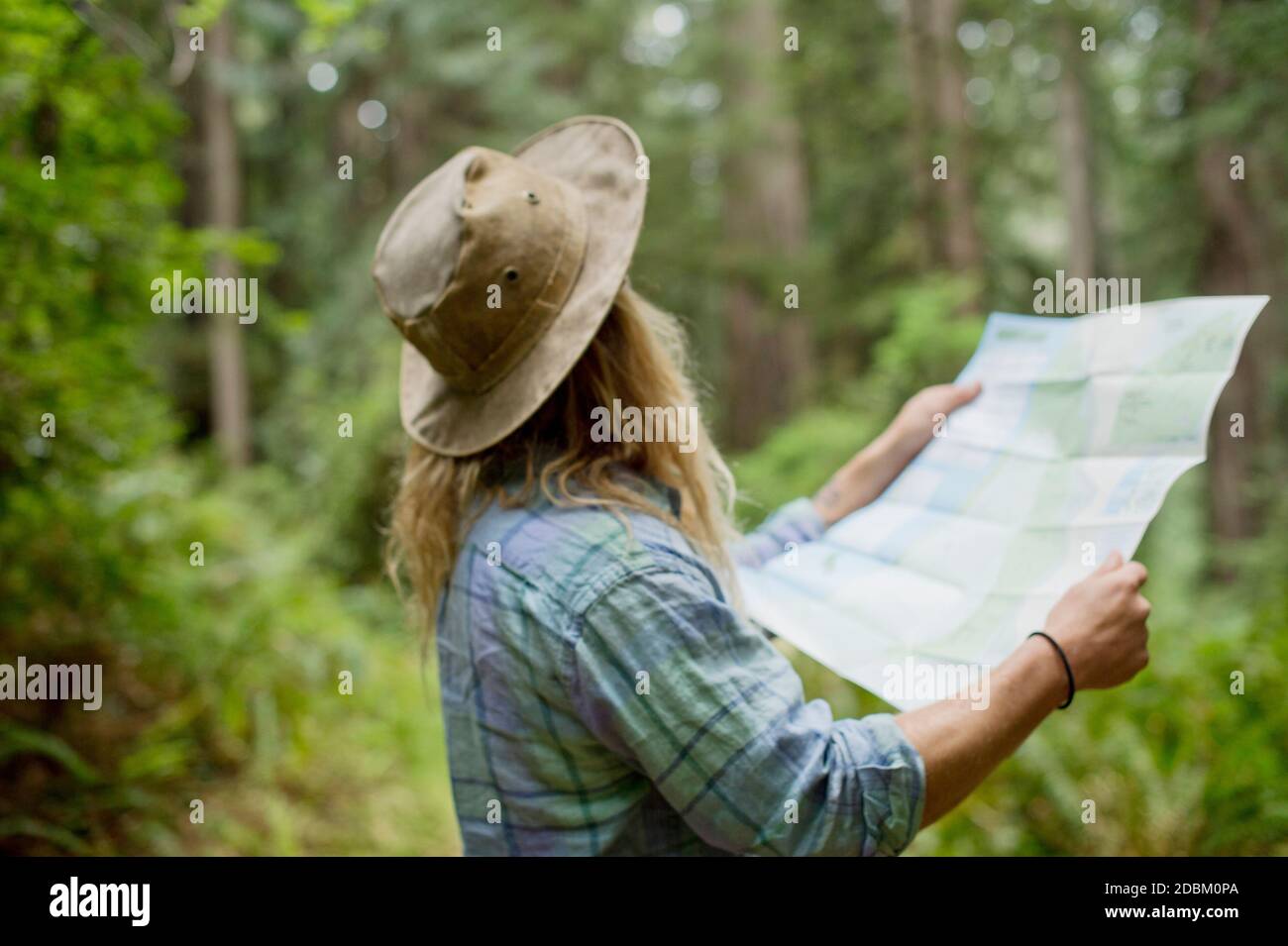 Man looking at map hi-res stock photography and images - Alamy