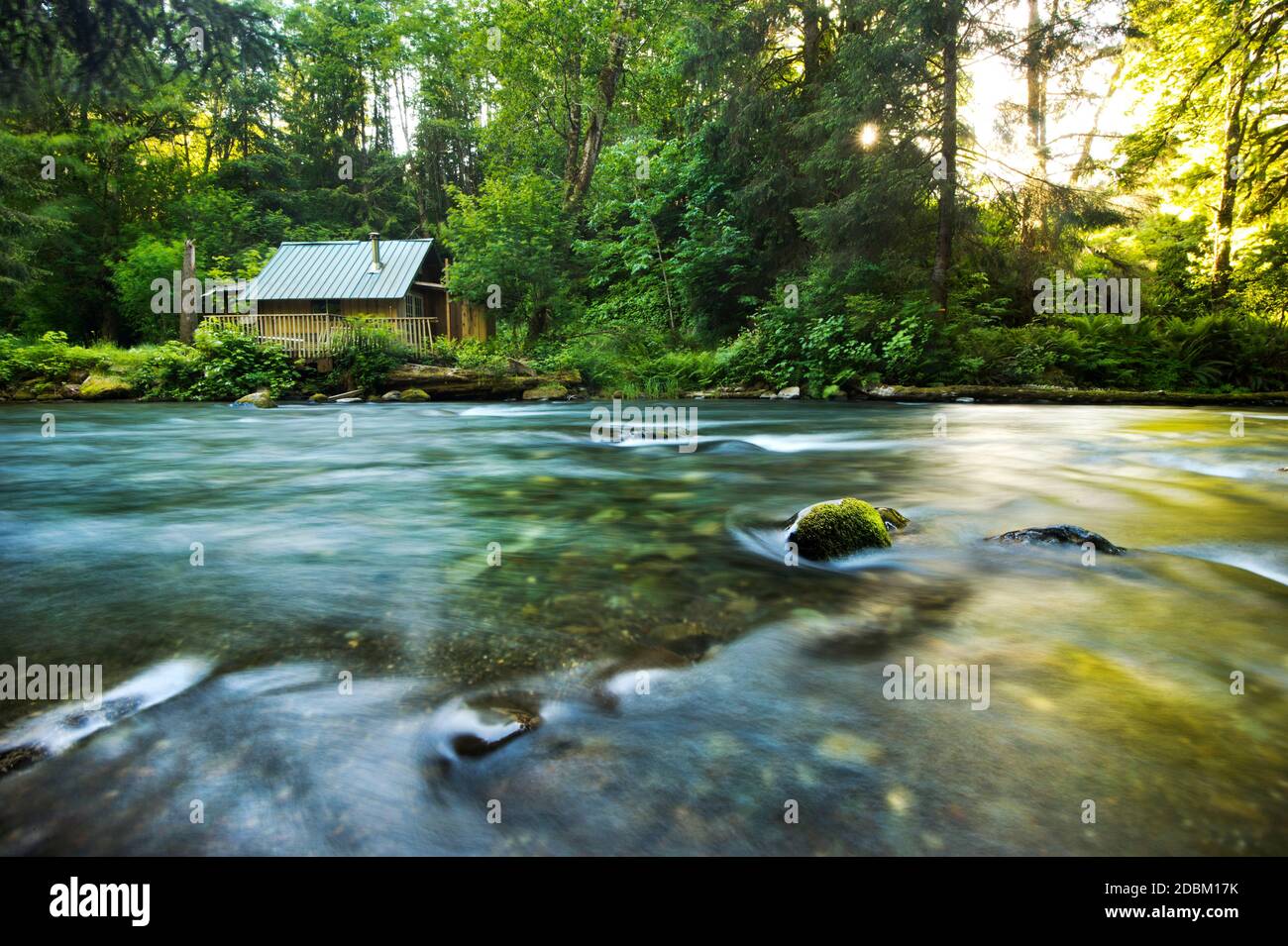 Riverside cabin hi-res stock photography and images - Alamy
