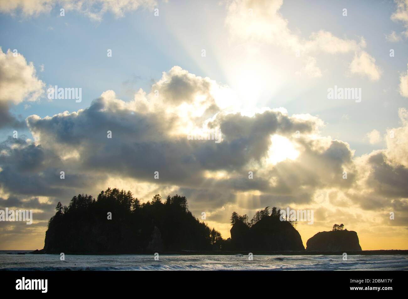 Urban island setting hi-res stock photography and images - Alamy