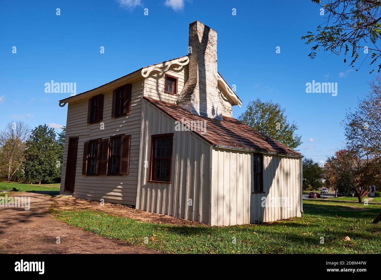 The historic, clapboard Innis House. At Fredericksburg & Spotsylvania ...