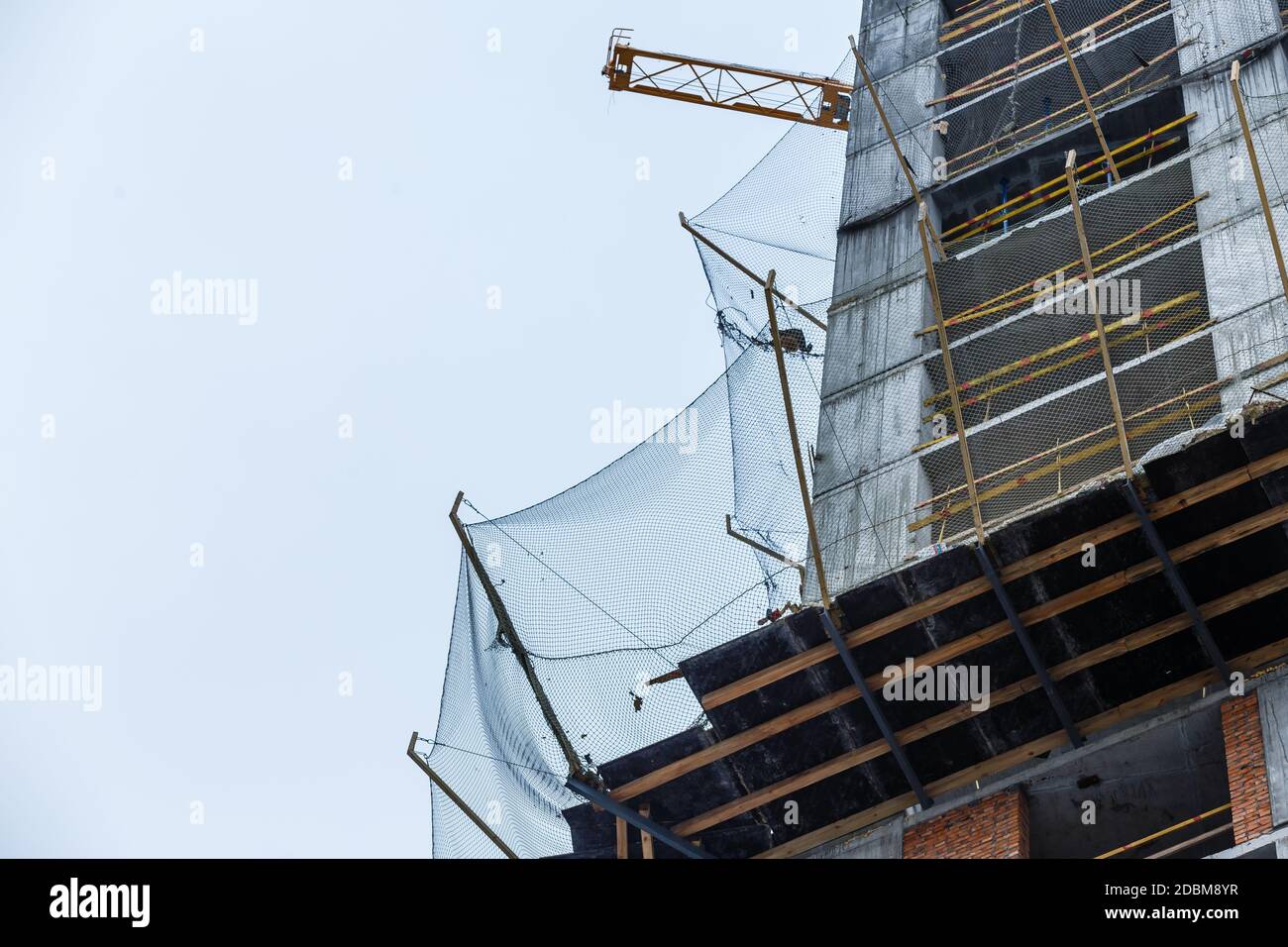 Suspended platform or cradle for construction, installation and repair ...