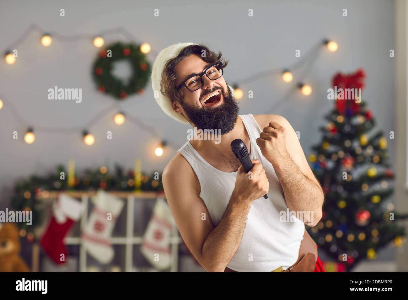 Singer microphone hi-res stock photography and images - Alamy