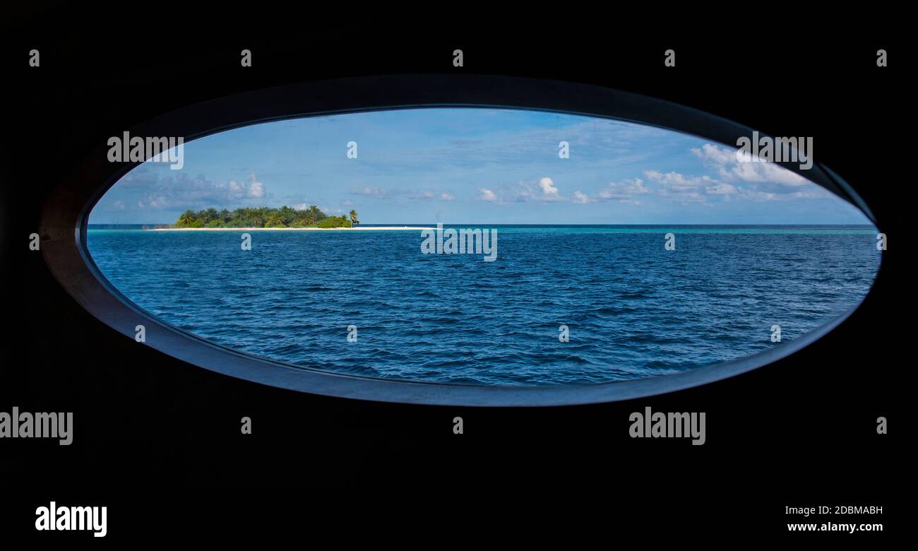 Small island in Ari Atoll, Maldives Stock Photo - Alamy