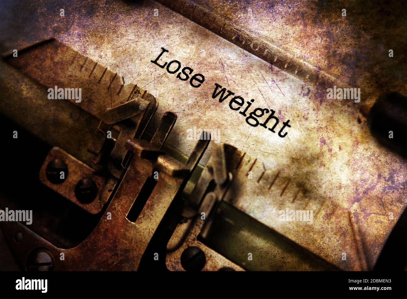Lose weight text on vintage typewriter Stock Photo - Alamy