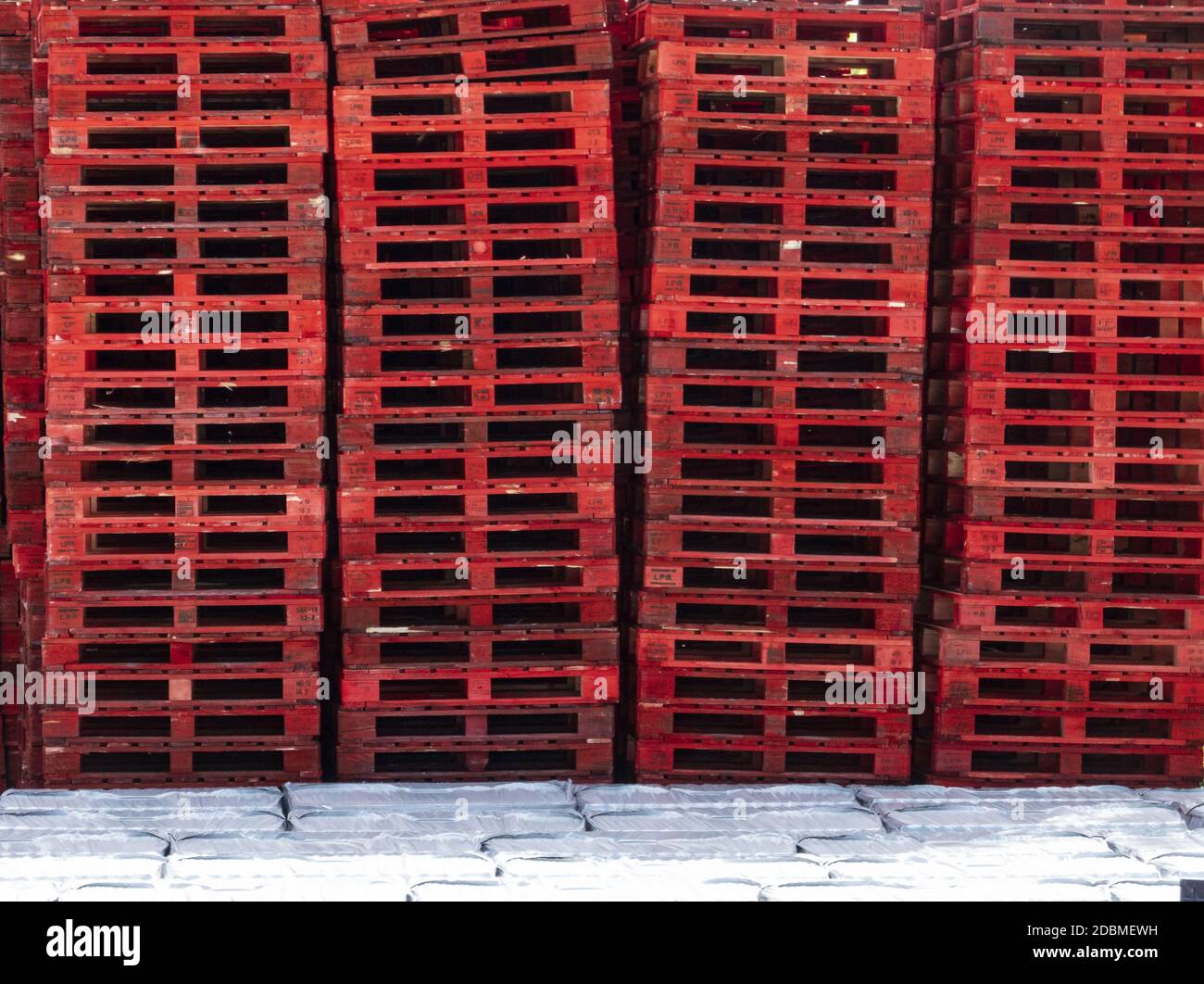 Fork lift pallets hi-res stock photography and images - Alamy