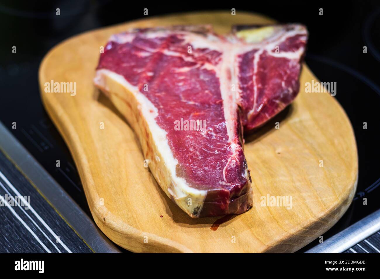 Raw prime T-Bone marbled beef steak ready for grill Stock Photo - Alamy