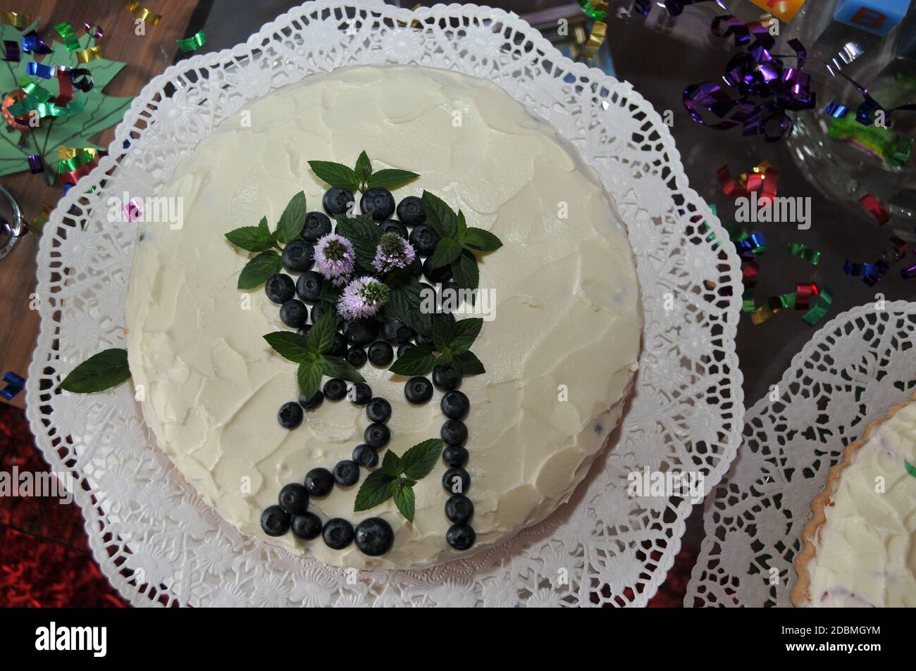 Birthday cake cake hi-res stock photography and images - Alamy