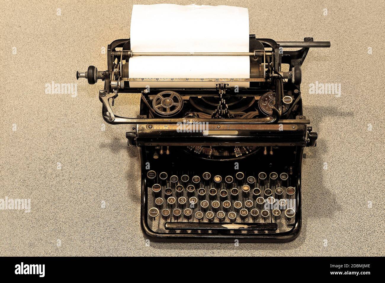 Close up shot of old black typewriter Stock Photo - Alamy
