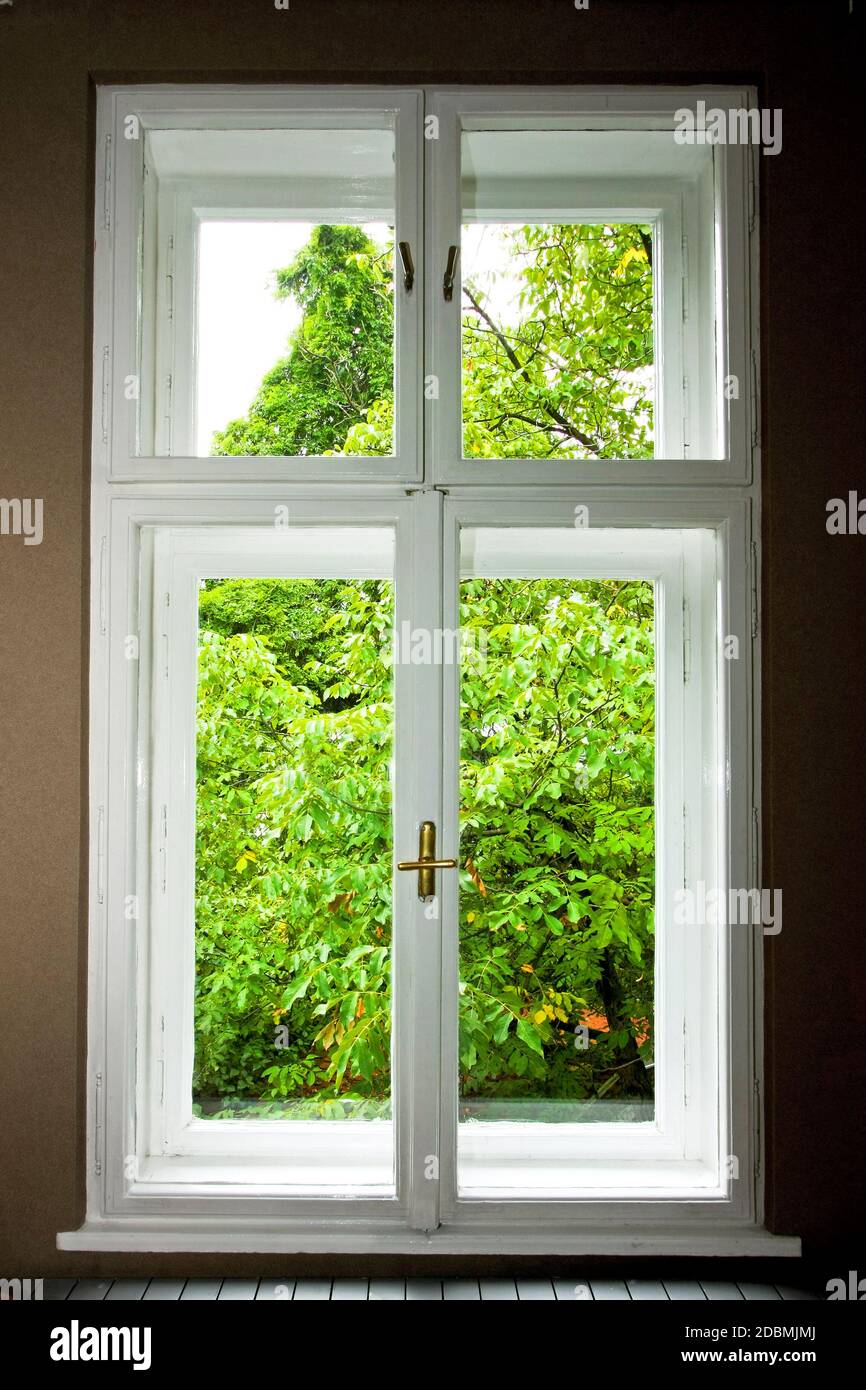 Double leaf windows hi-res stock photography and images - Alamy