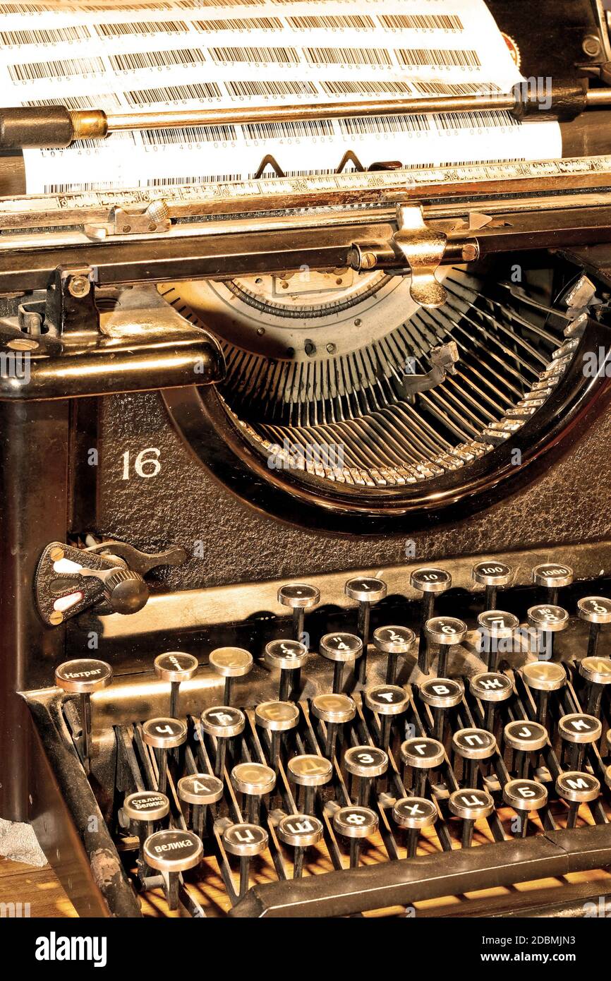 Close up shot of very old mechanical typewriter Stock Photo - Alamy