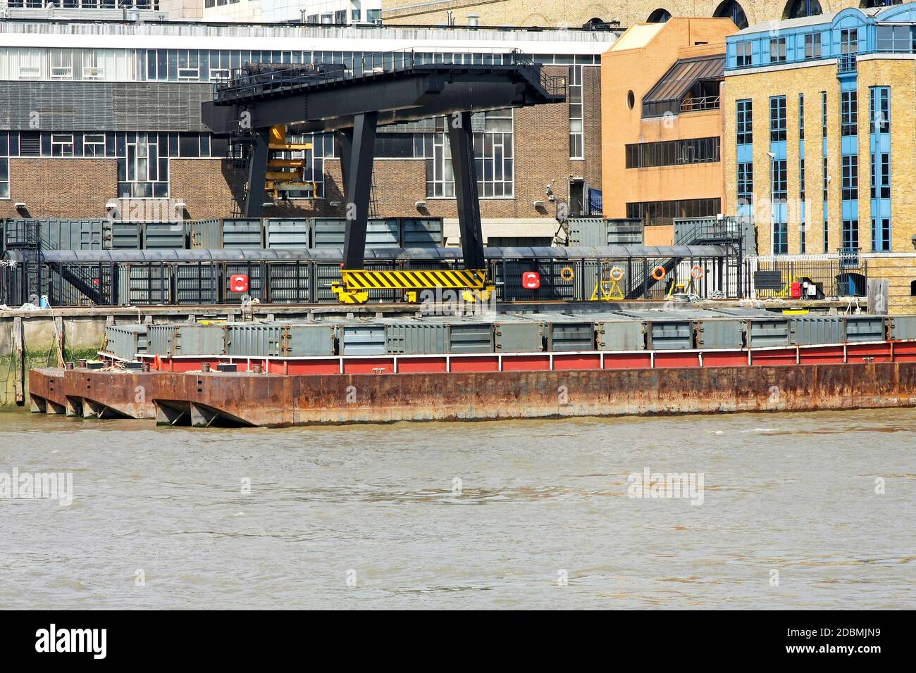 Cargo containers river side hi-res stock photography and images - Alamy
